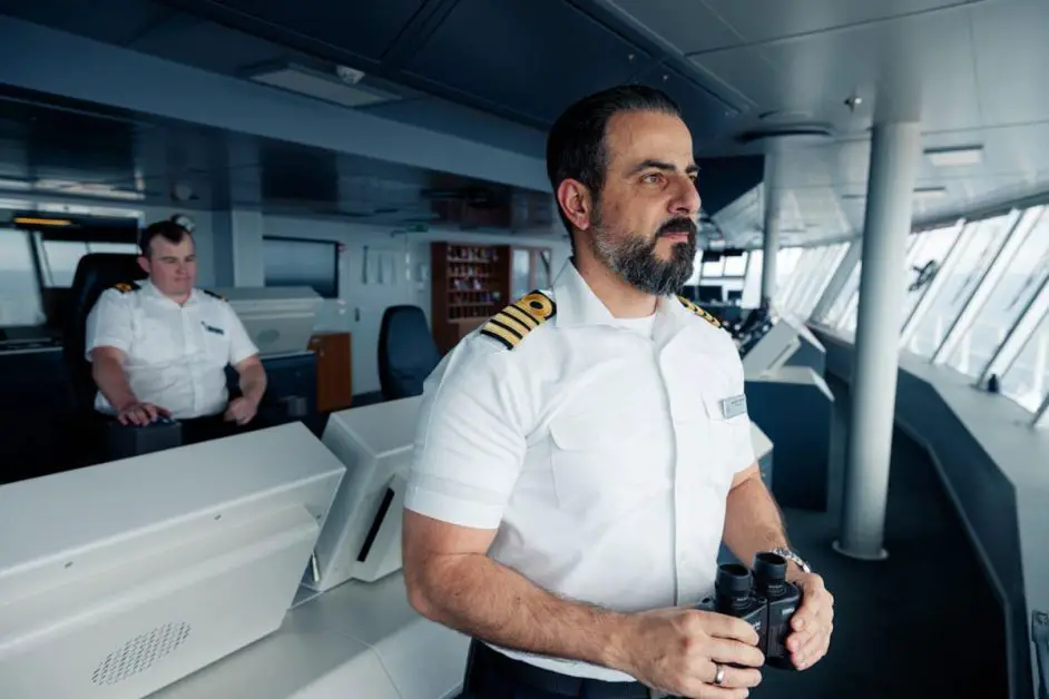 Cruise Ship Bridge: Fully Explained (inc Bridge Tour) - Cruise Ship ...